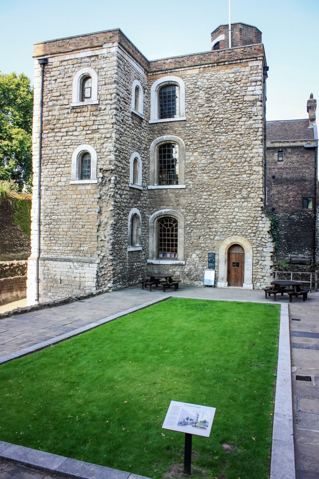English Heritage Jewel Tower (Westminster) - Spelthorne K2